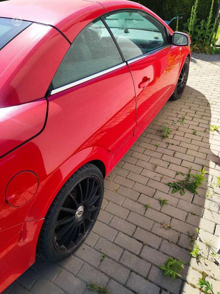 Red Opel Astra 2008 in Vilnius, with an engine capacity of 1.91 L and mileage of 259 thousand km for 1100 €, photo 6 on AUTOMOTO.COM.LV