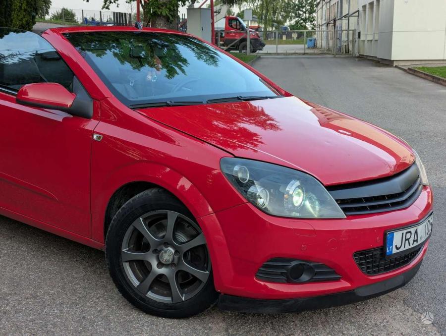 Red Opel Astra 2008 in Prienai, with an engine capacity of 1.90 L and mileage of 250 thousand km for 2150 €, photo 4 on AUTOMOTO.COM.LV