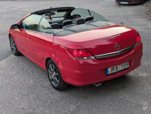 Red Opel Astra 2008 in Prienai, with an engine capacity of 1.90 L and mileage of 250 thousand km for 2150 €, photo 13 on AUTOMOTO.COM.LV