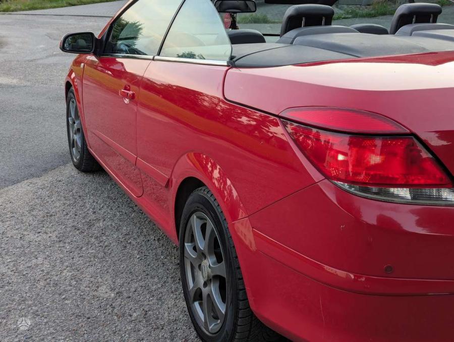 Red Opel Astra 2008 in Prienai, with an engine capacity of 1.90 L and mileage of 250 thousand km for 2150 €, photo 14 on AUTOMOTO.COM.LV