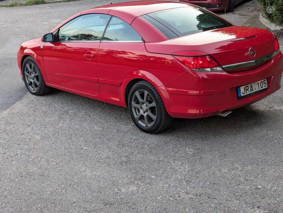Red Opel Astra 2008 in Prienai, with an engine capacity of 1.90 L and mileage of 250 thousand km for 2150 €, photo 20 on AUTOMOTO.COM.LV