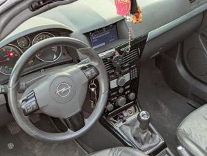 Red Opel Astra 2008 in Prienai, with an engine capacity of 1.90 L and mileage of 250 thousand km for 2150 €, photo 24 on AUTOMOTO.COM.LV