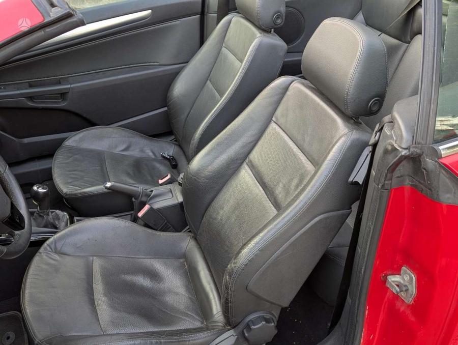 Red Opel Astra 2008 in Prienai, with an engine capacity of 1.90 L and mileage of 250 thousand km for 2150 €, photo 26 on AUTOMOTO.COM.LV