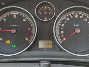 Red Opel Astra 2008 in Prienai, with an engine capacity of 1.90 L and mileage of 250 thousand km for 2150 €, photo 28 on AUTOMOTO.COM.LV