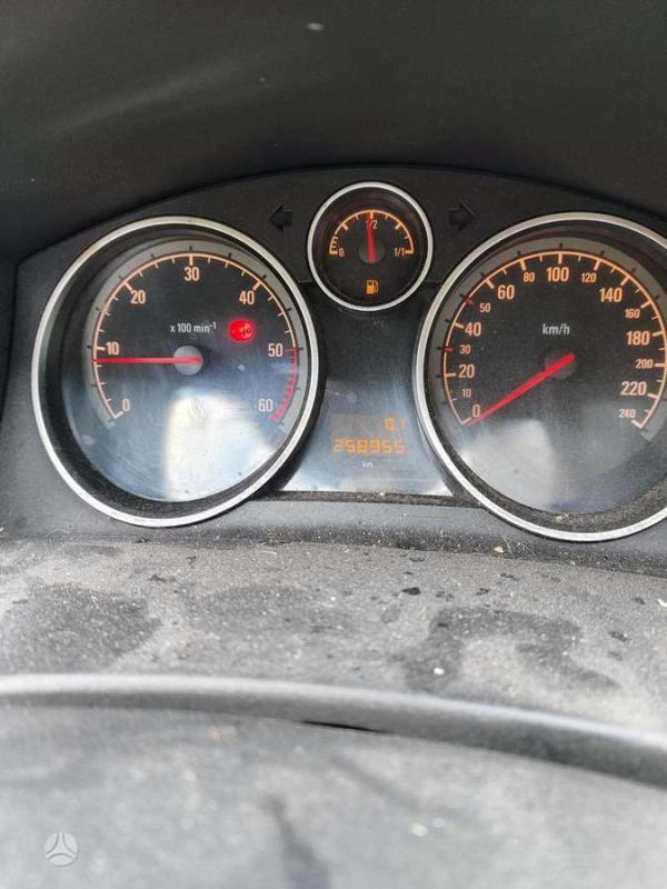 Sarkans Opel Astra 2008 Viļņa, ar dzinēja tilpumu 1.90 L un nobraukumu 259 tūkst. km par 600 €, foto 11 vietnē AUTOMOTO.COM.LV