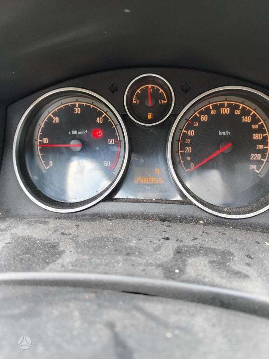 Sarkans Opel Astra 2008 Viļņa, ar dzinēja tilpumu 1.90 L un nobraukumu 259 tūkst. km par 600 €, foto 11 vietnē AUTOMOTO.COM.LV