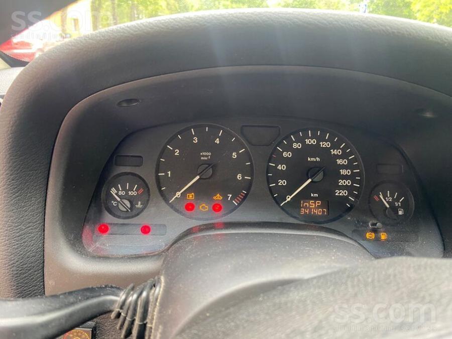 Red Opel Astra 2000 in Cesis, with an engine capacity of 1.60 L and mileage of 341 thousand km for 1350 €, photo 8 on AUTOMOTO.COM.LV
