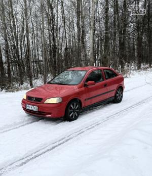 Sarkans Opel Astra 2003 Vievis, ar dzinēja tilpumu 2.00 L un nobraukumu 299 tūkst. km par 800 €, foto  vietnē AUTOMOTO.COM.LV