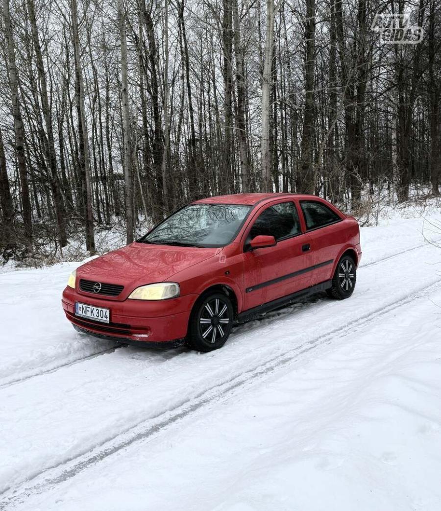 Sarkans Opel Astra 2003 Vievis, ar dzinēja tilpumu 2.00 L un nobraukumu 299 tūkst. km par 800 €, foto 1 vietnē AUTOMOTO.COM.LV