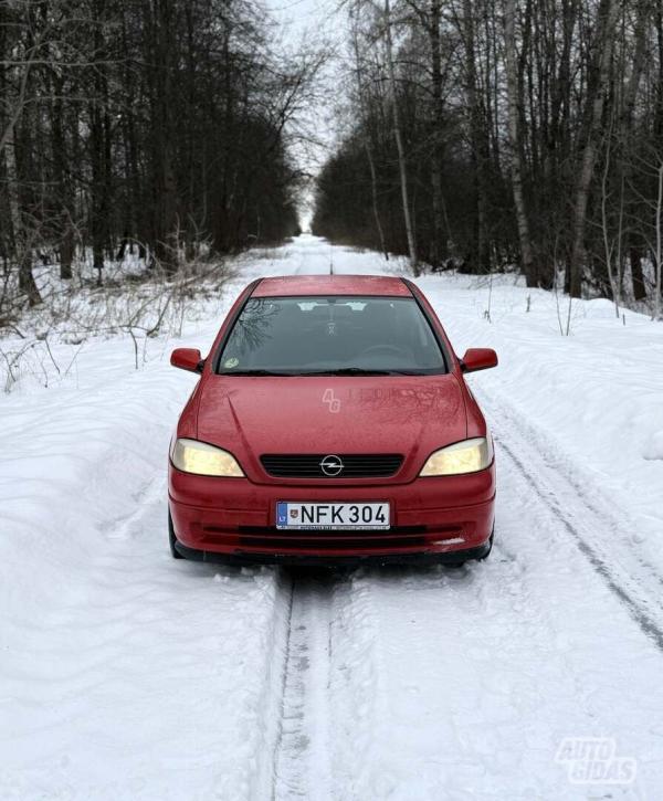 Red Opel Astra 2003 in Vievis, with an engine capacity of 2.00 L and mileage of 299 thousand km for 800 €, photo 2 on AUTOMOTO.COM.LV
