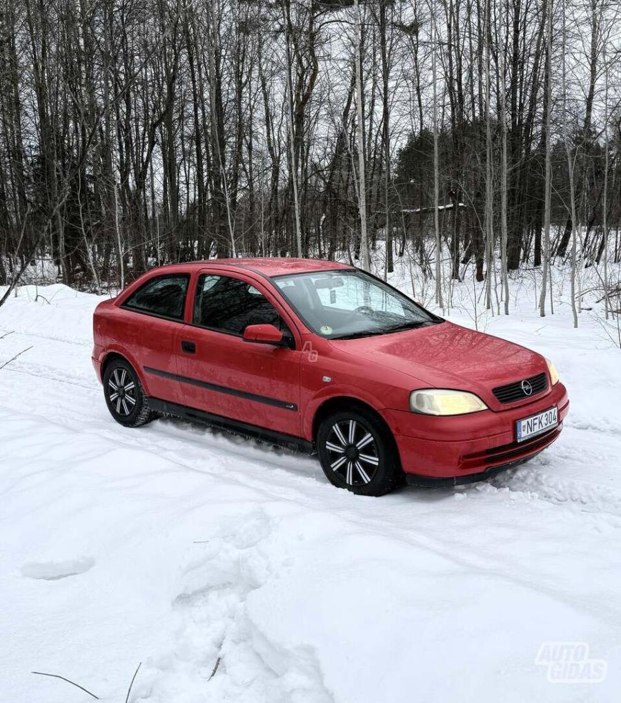 Sarkans Opel Astra 2003 Vievis, ar dzinēja tilpumu 2.00 L un nobraukumu 299 tūkst. km par 800 €, foto 3 vietnē AUTOMOTO.COM.LV