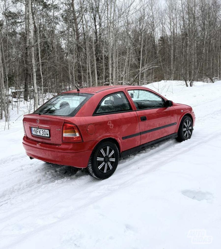 Sarkans Opel Astra 2003 Vievis, ar dzinēja tilpumu 2.00 L un nobraukumu 299 tūkst. km par 800 €, foto 5 vietnē AUTOMOTO.COM.LV
