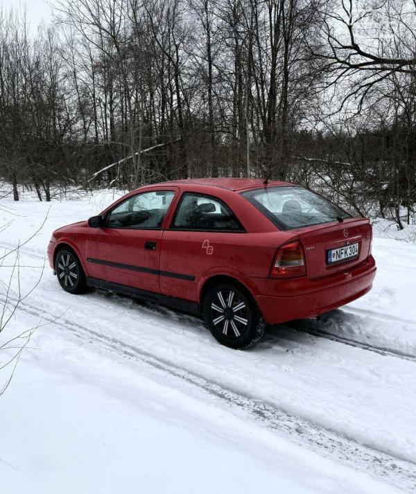 Red Opel Astra 2003 in Vievis, with an engine capacity of 2.00 L and mileage of 299 thousand km for 800 €, photo 6 on AUTOMOTO.COM.LV
