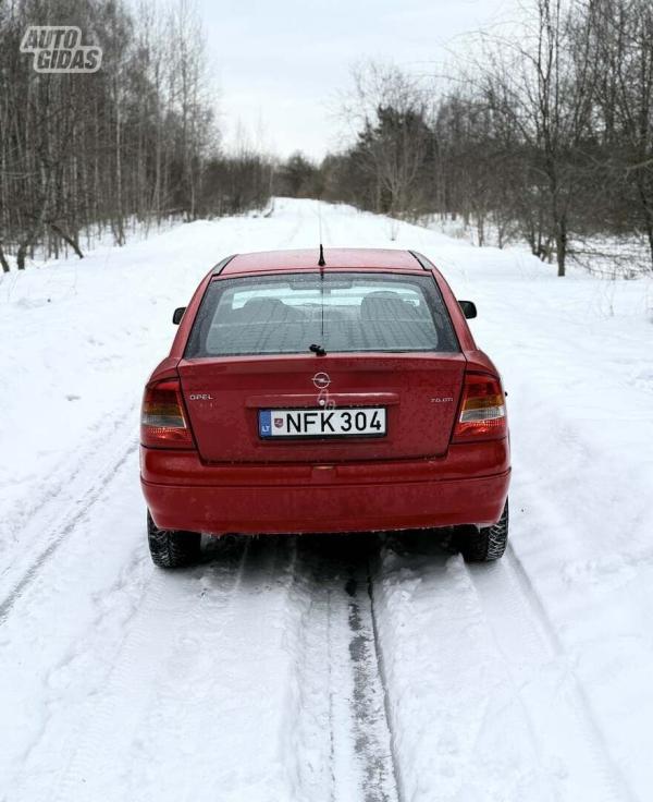 Red Opel Astra 2003 in Vievis, with an engine capacity of 2.00 L and mileage of 299 thousand km for 800 €, photo 7 on AUTOMOTO.COM.LV