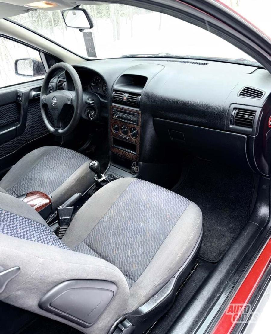 Sarkans Opel Astra 2003 Vievis, ar dzinēja tilpumu 2.00 L un nobraukumu 299 tūkst. km par 800 €, foto 10 vietnē AUTOMOTO.COM.LV