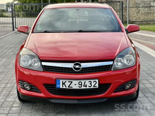 Red Opel Astra 2008 in Jelgava, with an engine capacity of 1.90 L and mileage of 246 thousand km for 540 €, photo 2 on AUTOMOTO.COM.LV