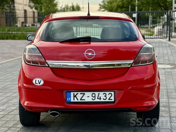 Red Opel Astra 2008 in Jelgava, with an engine capacity of 1.90 L and mileage of 246 thousand km for 540 €, photo 5 on AUTOMOTO.COM.LV