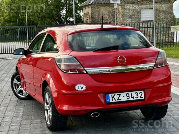 Red Opel Astra 2008 in Jelgava, with an engine capacity of 1.90 L and mileage of 246 thousand km for 540 €, photo 6 on AUTOMOTO.COM.LV