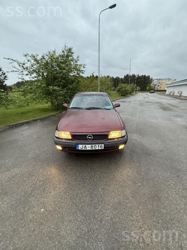 Sarkans Opel Astra 1995 Rīga, ar dzinēja tilpumu 1.60 L un nobraukumu 222 tūkst. km par 900 €, foto 3 vietnē AUTOMOTO.COM.LV