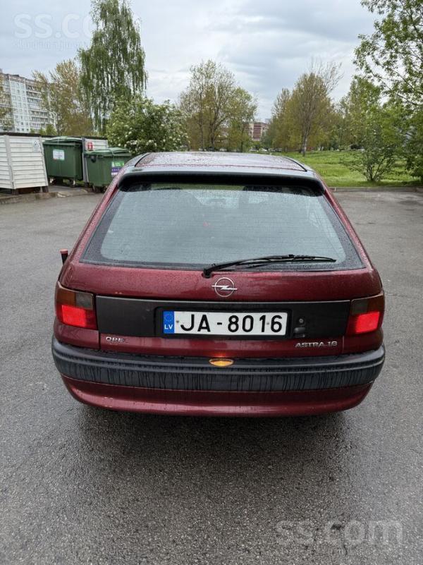 Sarkans Opel Astra 1995 Rīga, ar dzinēja tilpumu 1.60 L un nobraukumu 222 tūkst. km par 900 €, foto 7 vietnē AUTOMOTO.COM.LV