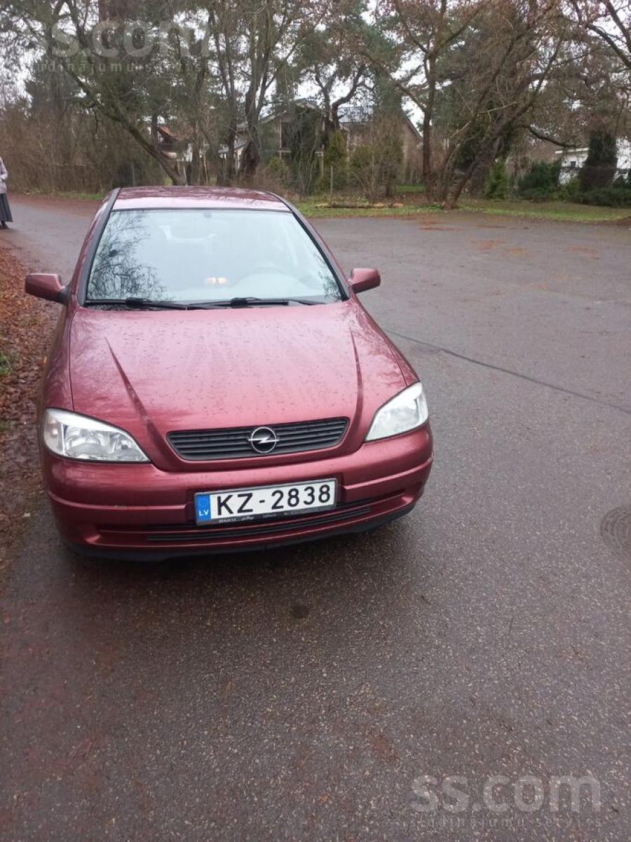 Red Opel Astra 1998 in Riga, with an engine capacity of 1.60 L and mileage of 215 thousand km for 849 €, photo 3 on AUTOMOTO.COM.LV