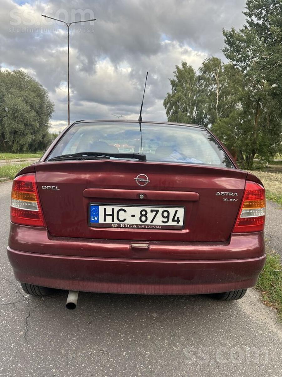 Red Opel Astra 1999 in Riga, with an engine capacity of 1.60 L and mileage of 330 thousand km for 900 €, photo 4 on AUTOMOTO.COM.LV