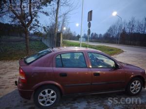 Red Opel Astra 2001 in Riga, with an engine capacity of 1.20 L and mileage of 174 thousand km for 1200 €, photo 2 on AUTOMOTO.COM.LV