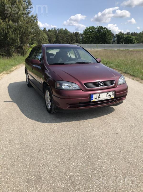 Red Opel Astra 2004 in Riga, with an engine capacity of 1.60 L and mileage of 236 thousand km for 1550 €, photo 1 on AUTOMOTO.COM.LV