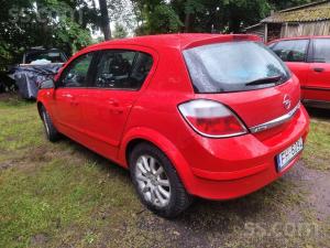 Red Opel Astra 2004 in Riga, with an engine capacity of 1.60 L and mileage of 274 thousand km for 1550 €, photo 2 on AUTOMOTO.COM.LV