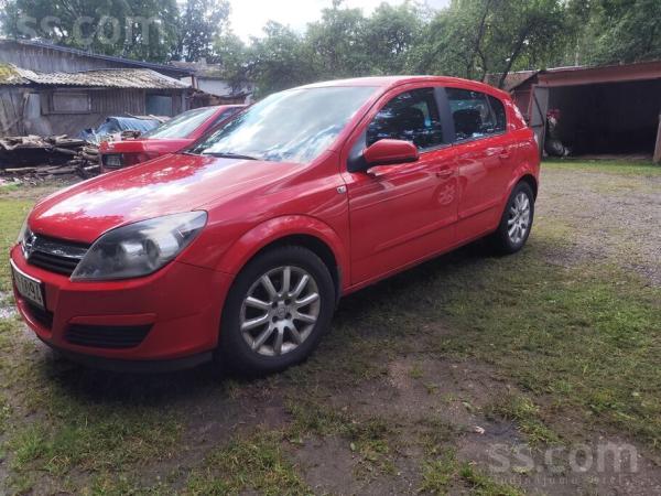 Red Opel Astra 2004 in Riga, with an engine capacity of 1.60 L and mileage of 274 thousand km for 1550 €, photo 4 on AUTOMOTO.COM.LV