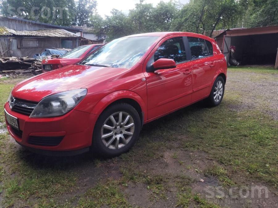 Red Opel Astra 2004 in Riga, with an engine capacity of 1.60 L and mileage of 274 thousand km for 1550 €, photo 4 on AUTOMOTO.COM.LV