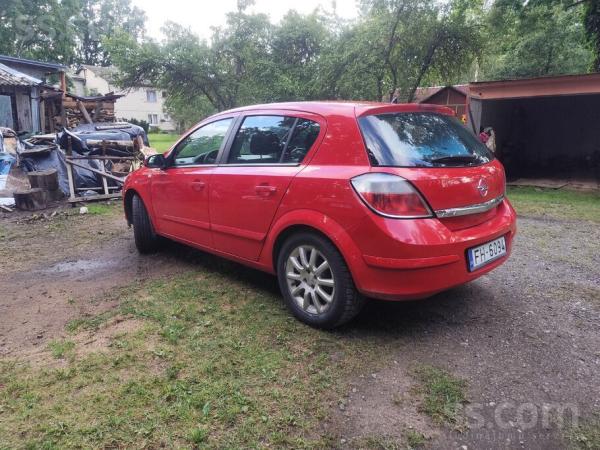 Red Opel Astra 2004 in Riga, with an engine capacity of 1.60 L and mileage of 274 thousand km for 1550 €, photo 5 on AUTOMOTO.COM.LV