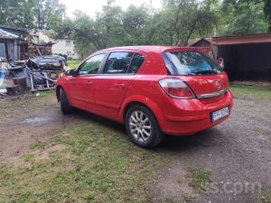Red Opel Astra 2004 in Riga, with an engine capacity of 1.60 L and mileage of 274 thousand km for 1550 €, photo 5 on AUTOMOTO.COM.LV