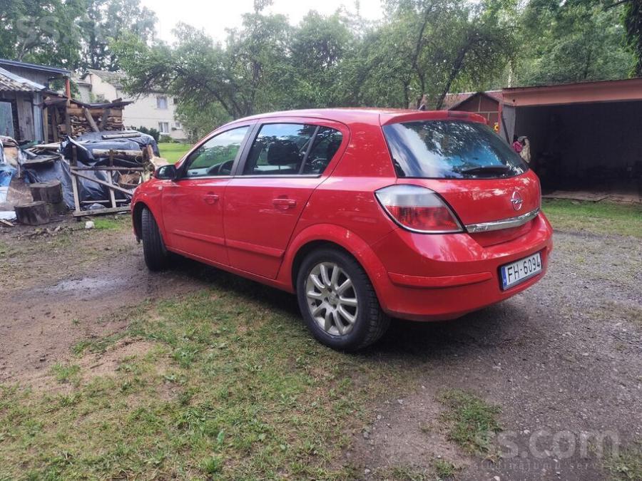 Red Opel Astra 2004 in Riga, with an engine capacity of 1.60 L and mileage of 274 thousand km for 1550 €, photo 5 on AUTOMOTO.COM.LV