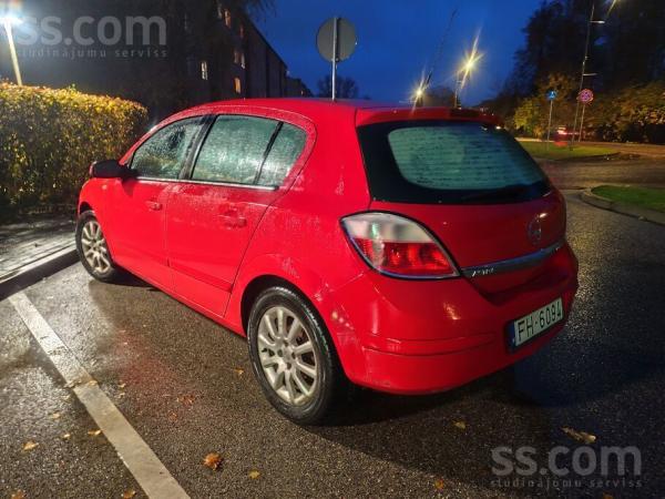 Red Opel Astra 2004 in Riga, with an engine capacity of 1.60 L and mileage of 274 thousand km for 1550 €, photo 6 on AUTOMOTO.COM.LV