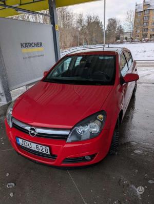 Red Opel Astra 2004 in Vilnius, with an engine capacity of 2.00 L and mileage of 215 thousand km for 900 €, photo  on AUTOMOTO.COM.LV
