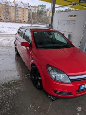 Red Opel Astra 2004 in Vilnius, with an engine capacity of 2.00 L and mileage of 215 thousand km for 900 €, photo 3 on AUTOMOTO.COM.LV