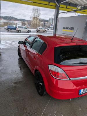 Red Opel Astra 2004 in Vilnius, with an engine capacity of 2.00 L and mileage of 215 thousand km for 900 €, photo 7 on AUTOMOTO.COM.LV