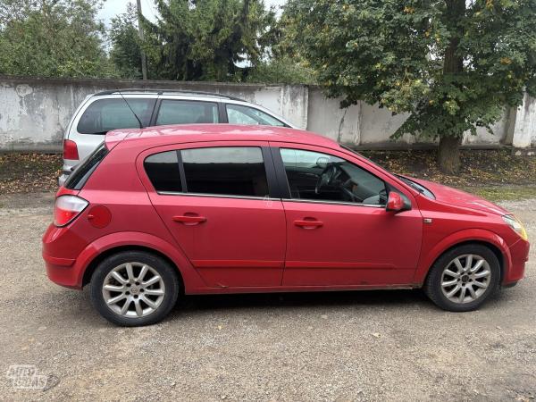 Sarkans Opel Astra 2004 Joniškis, ar dzinēja tilpumu 1.70 L un nobraukumu 292 tūkst. km par 520 €, foto 3 vietnē AUTOMOTO.COM.LV