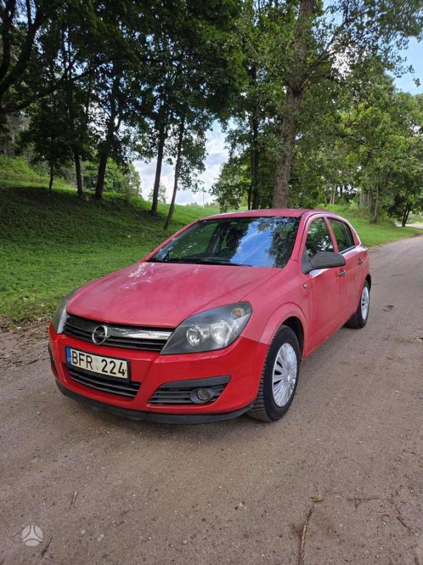 Red Opel Astra 2005 in Vilnius, with an engine capacity of 1.60 L and mileage of 147 thousand km for 799 €, photo 1 on AUTOMOTO.COM.LV