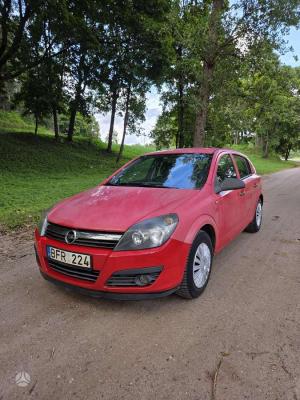 Red Opel Astra 2005 in Vilnius, with an engine capacity of 1.60 L and mileage of 147 thousand km for 799 €, photo 1 on AUTOMOTO.COM.LV