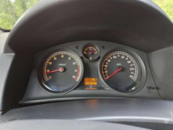 Red Opel Astra 2005 in Vilnius, with an engine capacity of 1.60 L and mileage of 147 thousand km for 799 €, photo 6 on AUTOMOTO.COM.LV