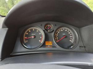 Red Opel Astra 2005 in Vilnius, with an engine capacity of 1.60 L and mileage of 147 thousand km for 799 €, photo 6 on AUTOMOTO.COM.LV