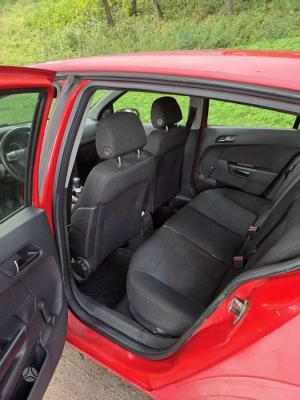 Red Opel Astra 2005 in Vilnius, with an engine capacity of 1.60 L and mileage of 147 thousand km for 799 €, photo 8 on AUTOMOTO.COM.LV
