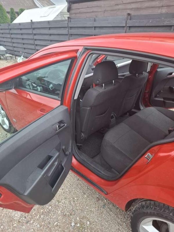 Sarkans Opel Astra 2006 Klaipėda, ar dzinēja tilpumu 1.80 L un nobraukumu 270 tūkst. km par 1950 €, foto 4 vietnē AUTOMOTO.COM.LV