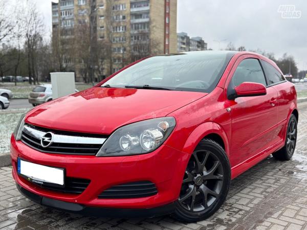 Red Opel Astra 2007 in Kaunas, with an engine capacity of 1.70 L and mileage of 160 thousand km for 1500 €, photo 2 on AUTOMOTO.COM.LV