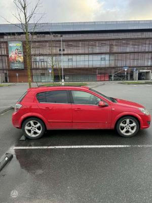 Red Opel Astra 2008 in Klaipeda, with an engine capacity of 1.80 L and mileage of 175 thousand km for 2300 €, photo 2 on AUTOMOTO.COM.LV