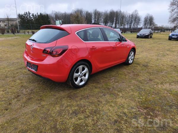 Red Opel Astra 2010 in Kuldiga, with an engine capacity of 1.40 L and mileage of 160 thousand km for 4850 €, photo 3 on AUTOMOTO.COM.LV
