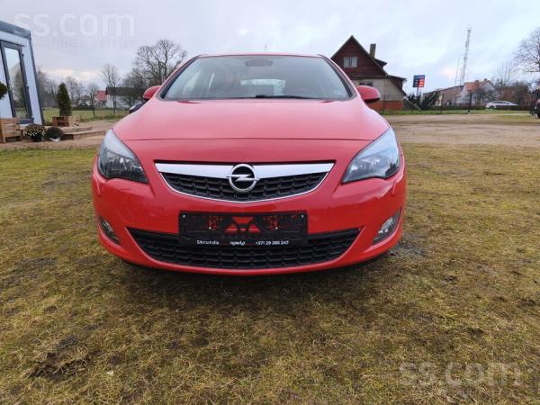 Red Opel Astra 2010 in Kuldiga, with an engine capacity of 1.40 L and mileage of 160 thousand km for 4850 €, photo 6 on AUTOMOTO.COM.LV