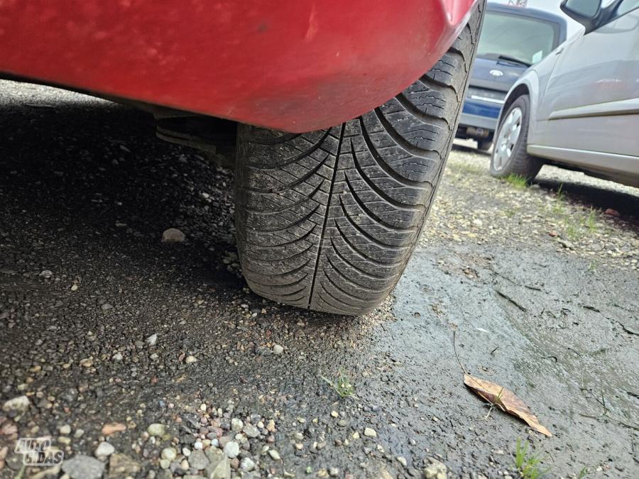 Red Opel Astra 2010 in Kluonaliai, with an engine capacity of 1.40 L and mileage of 260 thousand km for 2499 €, photo 6 on AUTOMOTO.COM.LV